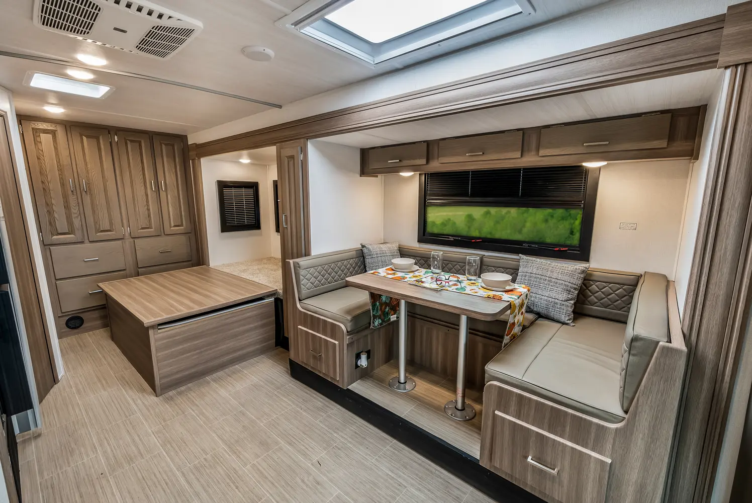 Entrada M-Class Class C Motorhomes - East to West